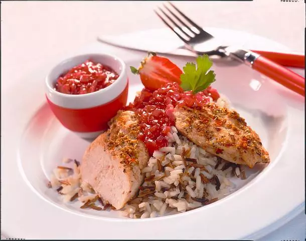 Strawberry Cilantro Relish with Seasoned Chicken Fillet Recipe