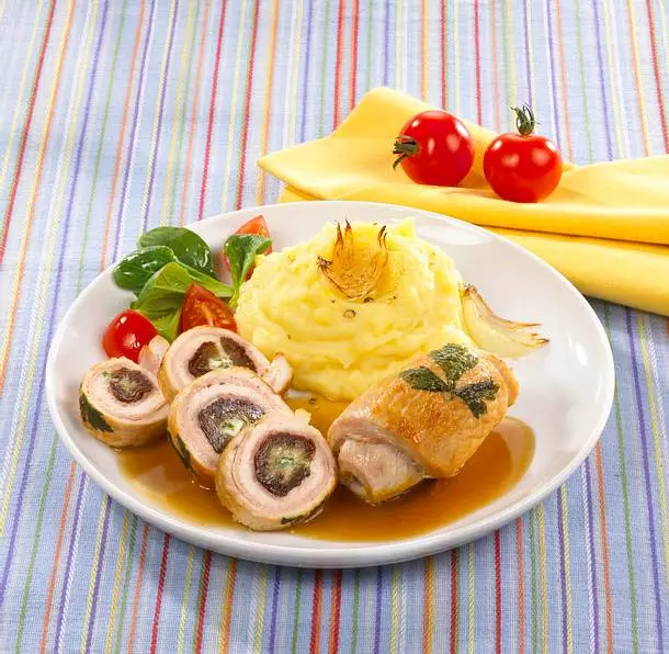 Stuffed turkey roulades ine mashed mbatatisi resipi