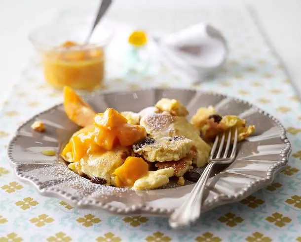 Kaiserschmarren aprikoosihillokkeen kanssa