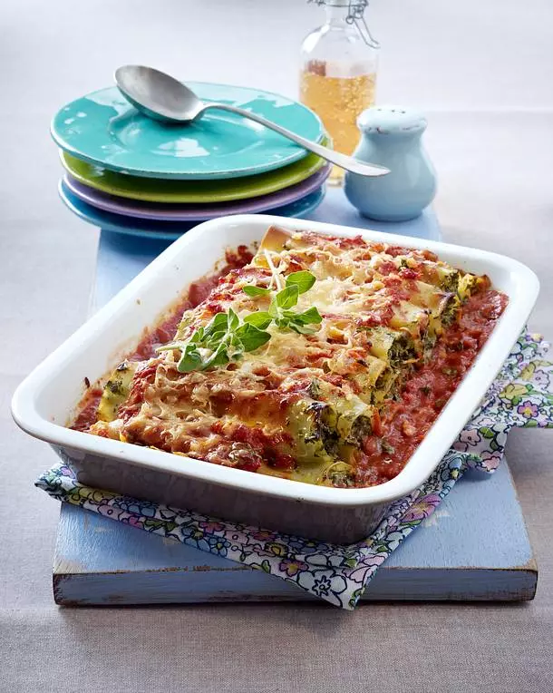 Kale Cannelloni dengan resep Saus Tomat