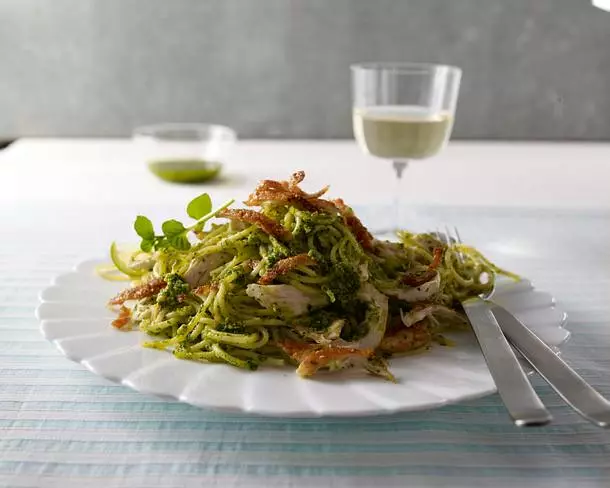 Ricetta Spaghetti al pesto di lime e straccetti di pollo