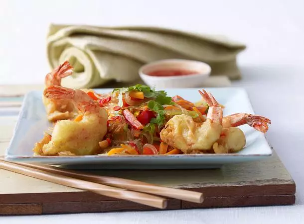 Camarones rebozados con wasabi con receta de ensalada de fideos de vidrio