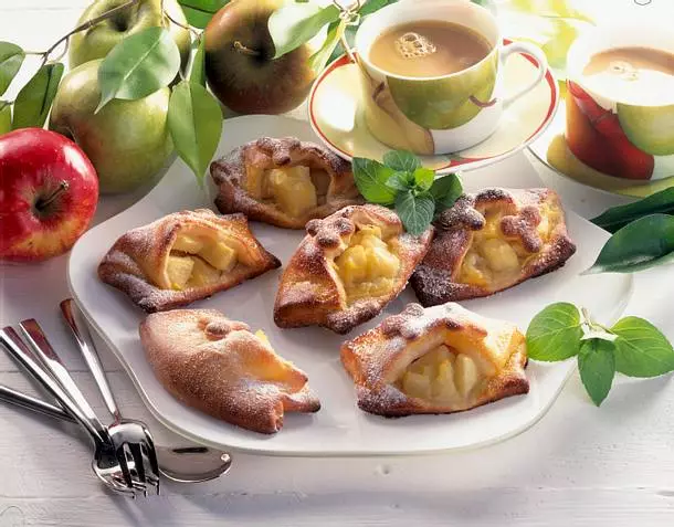 Recette de chaussons aux pommes (pâte à l'huile de quark) 10951_1