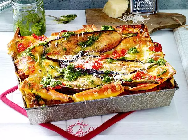 Nama lasagne tare da girke-girke na eggplant