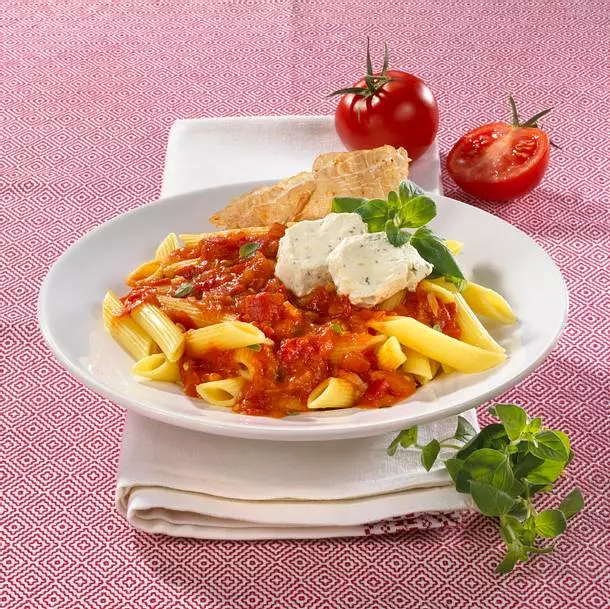 Robiola චීස් සමග Penne සහ Parma ham වට්ටෝරුව