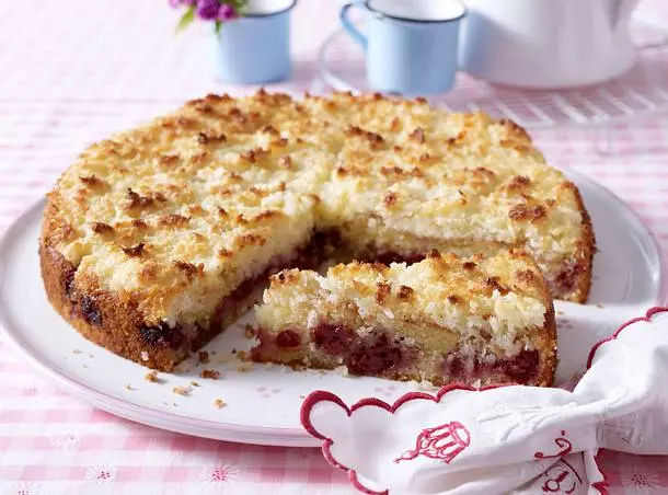 Recept na třešňový krémový fraîche dort s kokosem