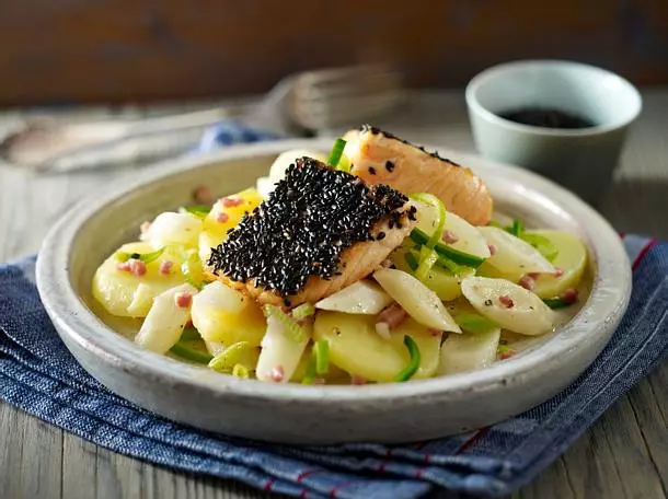 Black salsify salatin tare da sesame salmon fillet girke-girke 11134_1