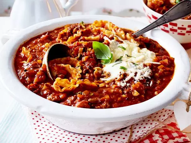 Lasagna Soup neSalsiccia uye Mince Recipe