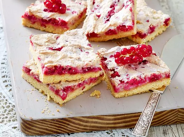 Currant cake with meringue from the tin recipe