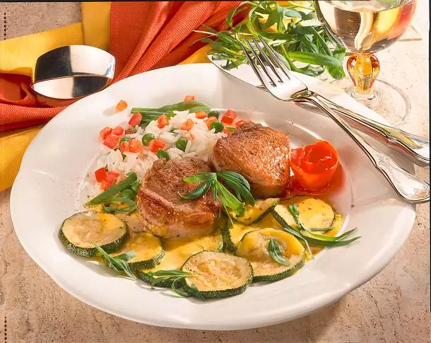 Fillet ẹran ẹlẹdẹ pẹlu zucchini ati ohunelo ẹfọ