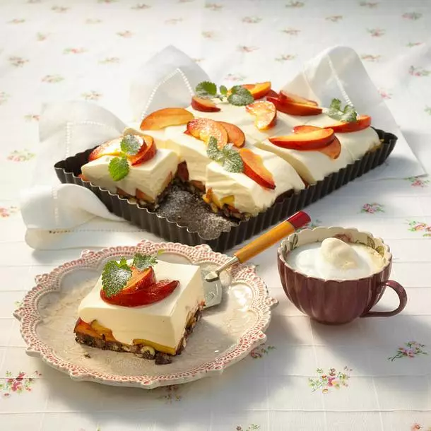 Cold nectarine tart pẹlu yoghurt ipara ohunelo