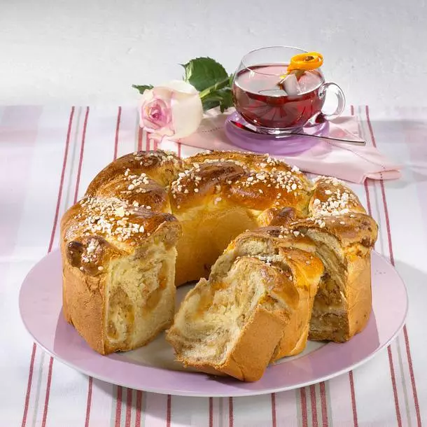 Nut marzipan wreath resep 11443_1