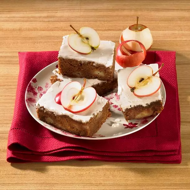 Apple brownies miaraka amin'ny kanelina glaze recipe 11526_1