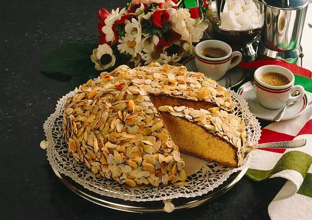 Tarta italiana de almendras con chocolate y glaseado de almendras