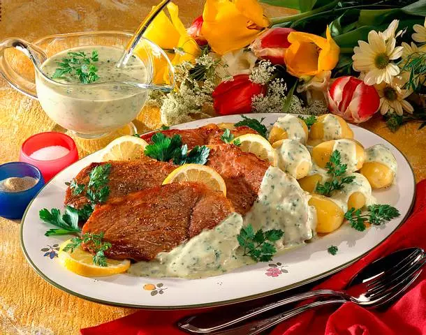 Young potatoes with herb sauce recipe