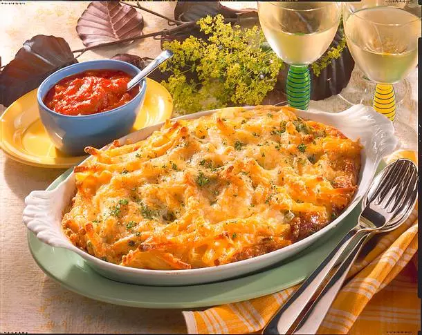 Iresiphi ye-macaroni ne-cheese leek casserole