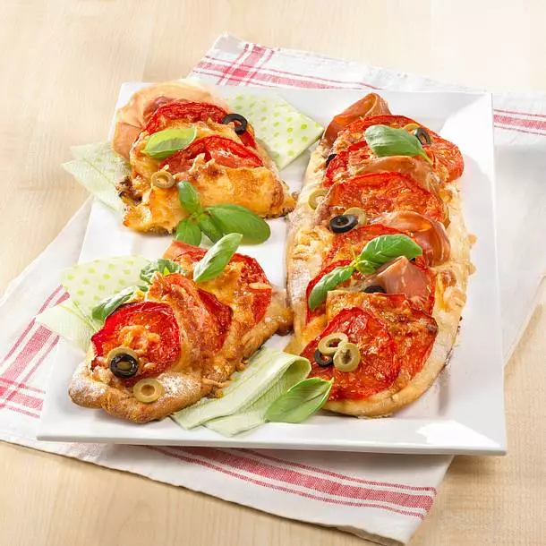 Tomato Pizza Asụsụ Ezi ntụziaka