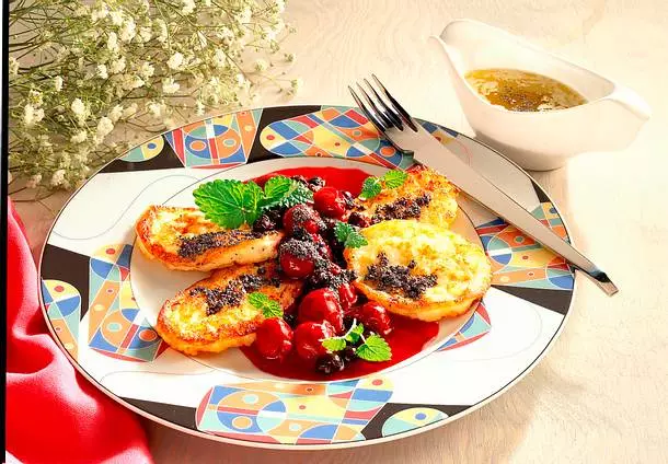 Quark pancakes na compote na mkpụrụ osisi poppy uzommeputa