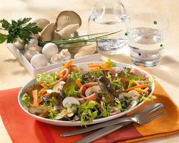 Salad ham na ero na uzommeputa karọt