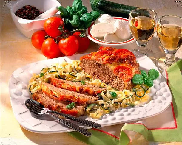Meatloaf on zucchini ຄີມ noodles ສູດ 11752_1