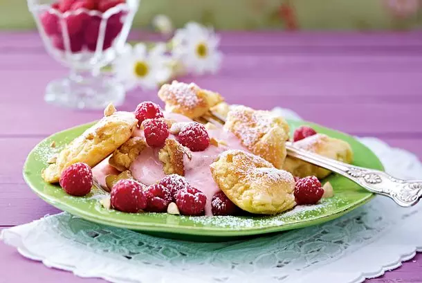 Li-pancake tse monate tse nang le lebese la raspberry recipe 11800_1