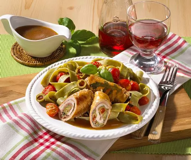 Involtini bi reçeteya tagliatelle kesk