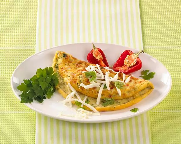 قايماق پىشلاق Omelette (2 مۇلازىمەت قىلىدۇ) رېتسىپى