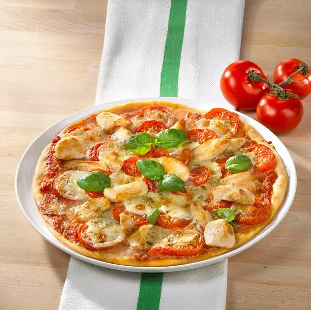 Tamatie mozzarella pizza met hoenderfilet resep