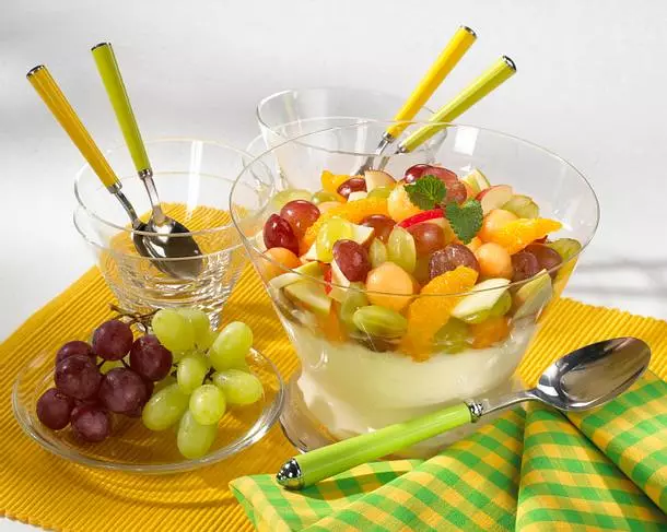 Vanilla quark cream bir-riċetta tal-insalata tal-frott