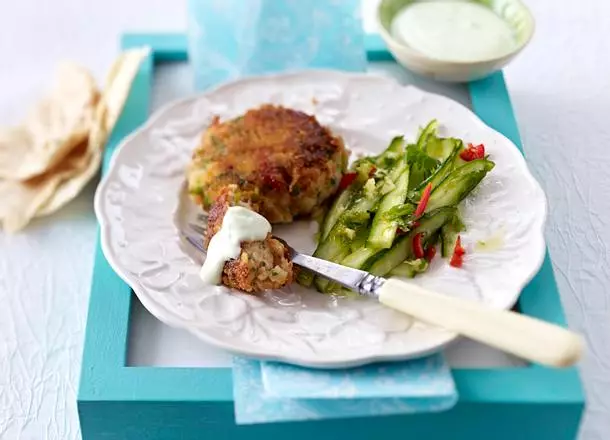 Receta de albóndigas de salmón con crema fresca de wasabi y ensalada de pepino 13188_1