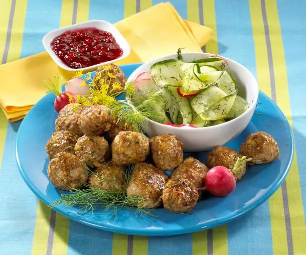 Swedish Meatballs neRadish Cucumber Salad resipi 13474_1