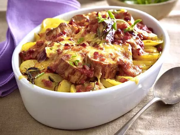 Rezept fir Kartoffelgratin mat Schweinefleesch 13720_1