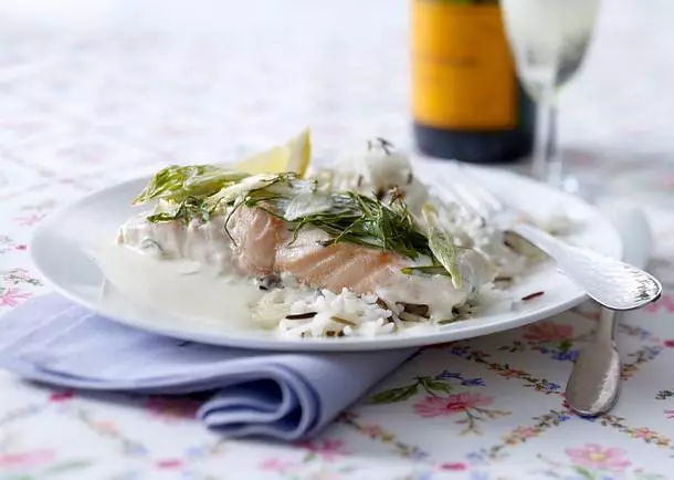 Receta për salmon në salcë shampanjë 13989_1