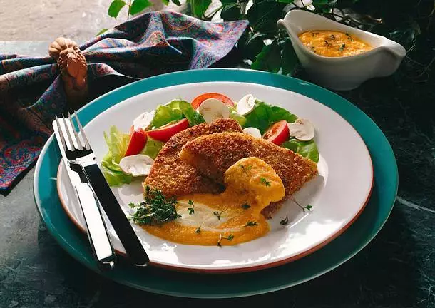 Rutabaga schnitzel fa'atasi ma le fua o sausi kāloti 15164_1