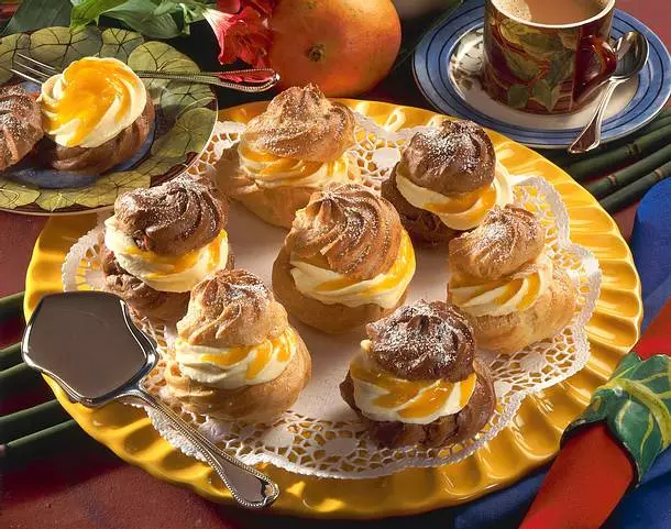 Cream puffs tare da peach cream (mai ciwon sukari) girke-girke 15178_1