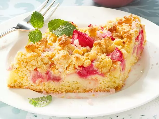 Rhubarb cake tare da sprinkles