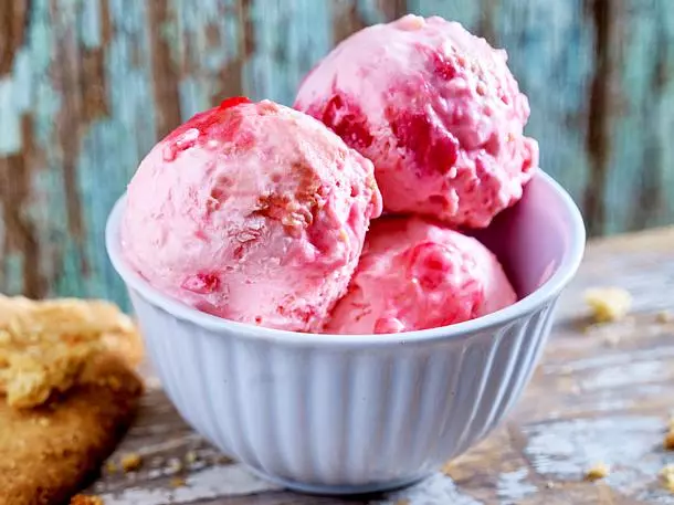 Recipe ea Ice Cream ea Rhubarb