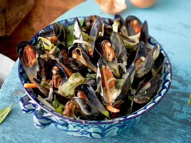 सेतो वाइन स्टक नुस्खा मा Mussels 15981_1