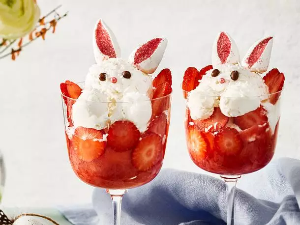 딸기 대황 설탕에 절인 과일 레시피에 코코넛 토끼
