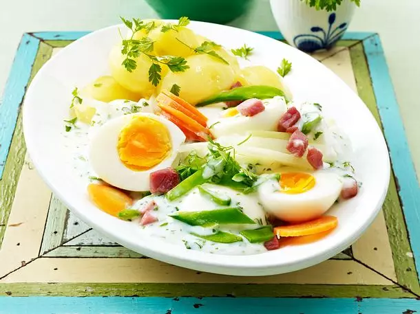 Весенние овощи с яйцами рецепт
