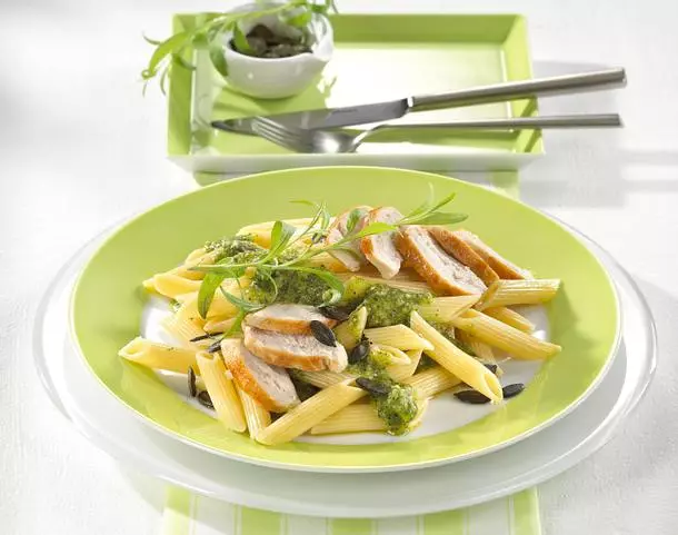 Receta de penne con filete de pollo y pesto 16479_1