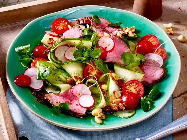 Salad Watercress karo Resep Strip Steak