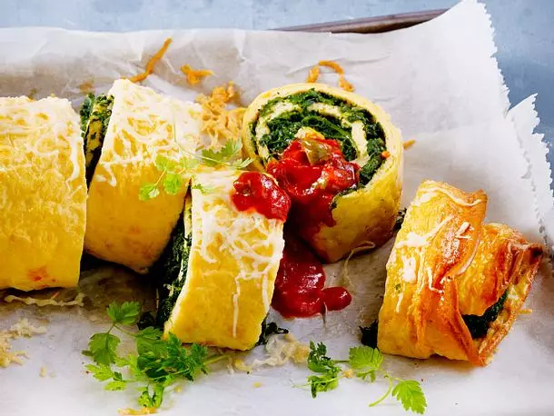 Rolo XXL de espinafre e queijo com receita de molho de tomate alcaparra 17550_1