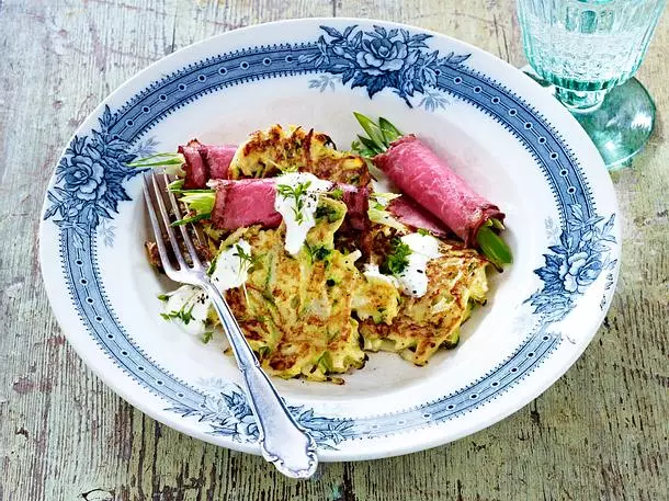 May turnip rösti nga adunay sinugba nga beef roll ug cress cream recipe