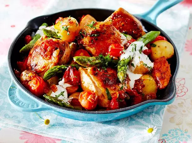 Ricetta in padella di pollo con patate novelle e asparagi 1762_1