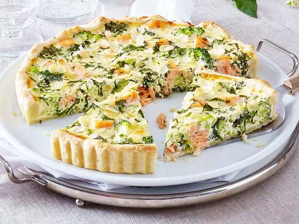 Salmon quiche oo ku jira caanaha toon ee duurjoogta ah