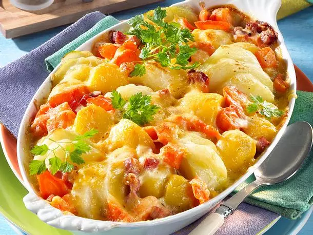 Kentang lan kohlrabi casserole karo resep ham masak 18412_1