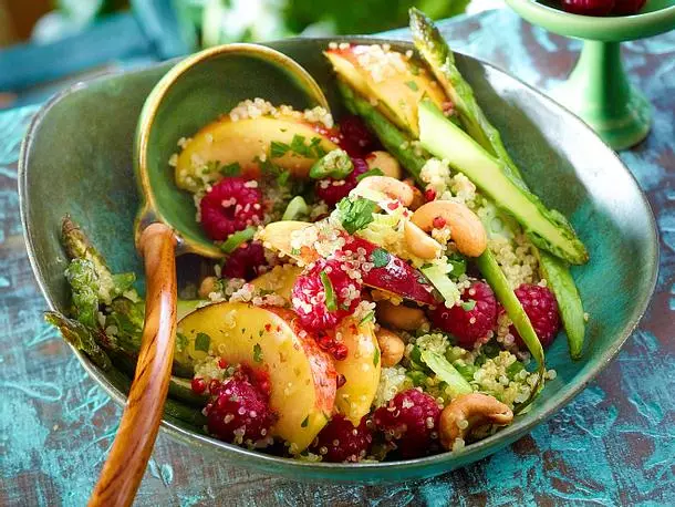 Salad asparagus buah kalayan resep quinoa