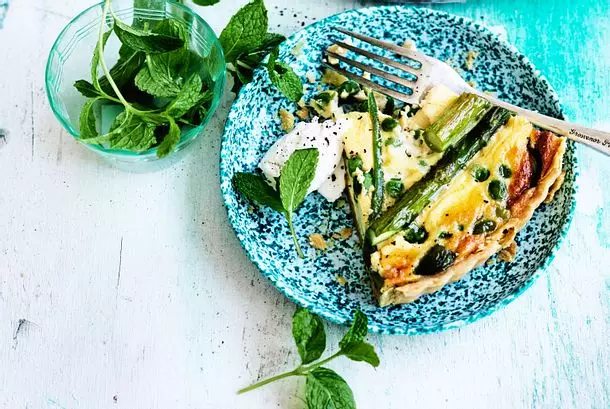 Quiche Primavera nga adunay berde nga asparagus nga resipe 1923_1