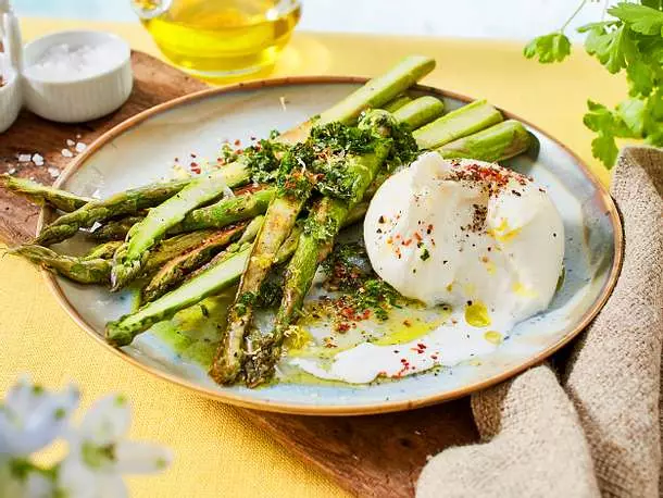 Burrata reseptine gowrulan asparagus